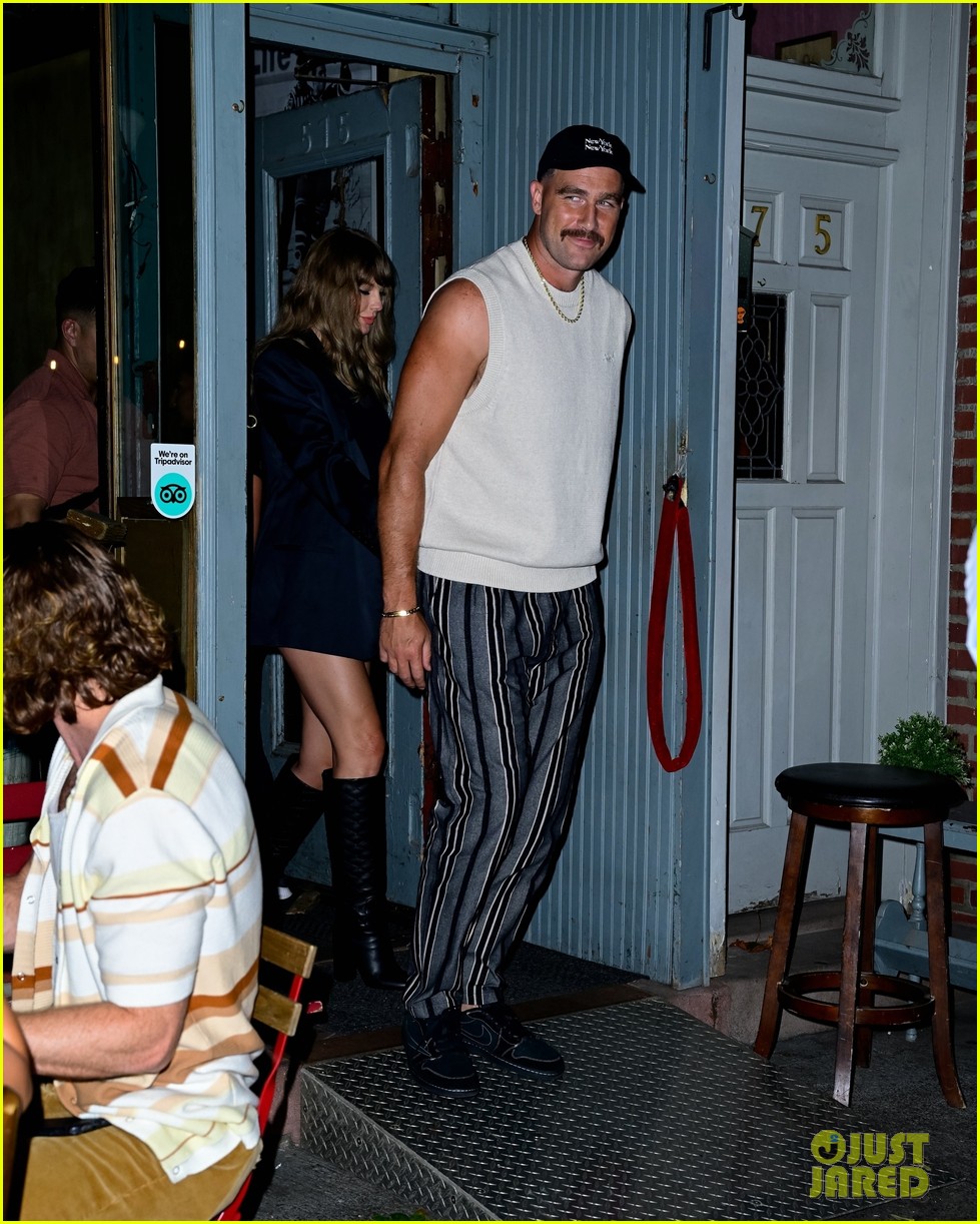 Taylor Swift & Travis Kelce Hold Hands While Leaving Pizza Date Night in NYC: Photo 5070769 ...