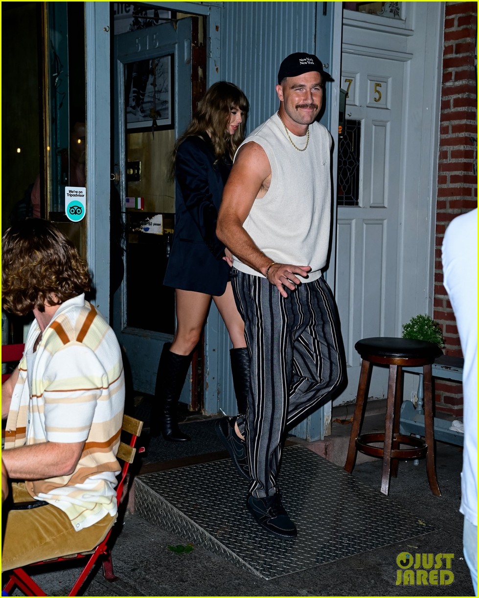 Taylor Swift & Travis Kelce Hold Hands While Leaving Pizza Date Night in NYC: Photo 5070770 ...