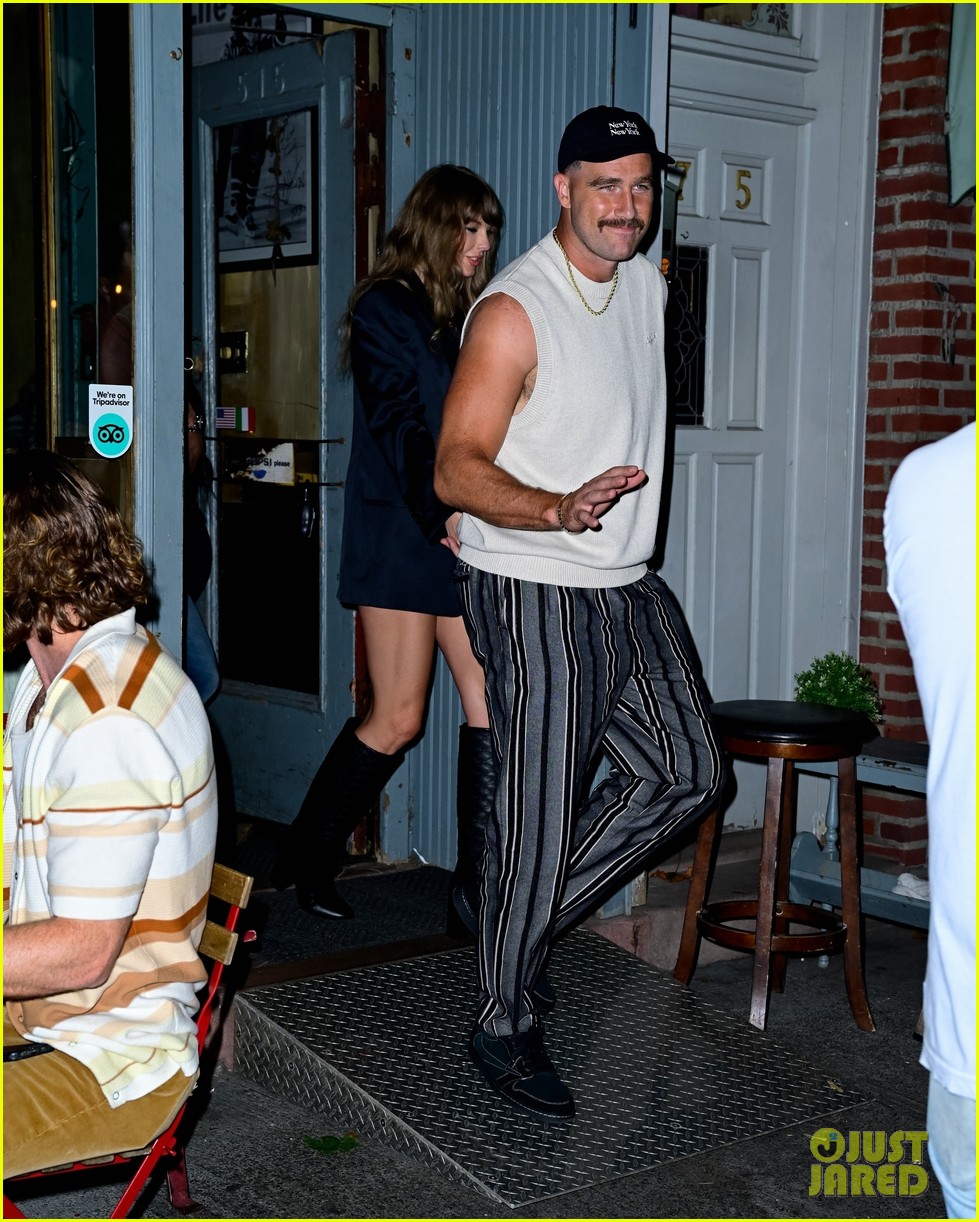 Taylor Swift & Travis Kelce Hold Hands While Leaving Pizza Date Night in NYC: Photo 5070771 ...