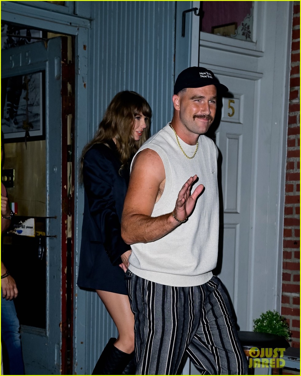 Taylor Swift & Travis Kelce Hold Hands While Leaving Pizza Date Night in NYC: Photo 5070773 ...