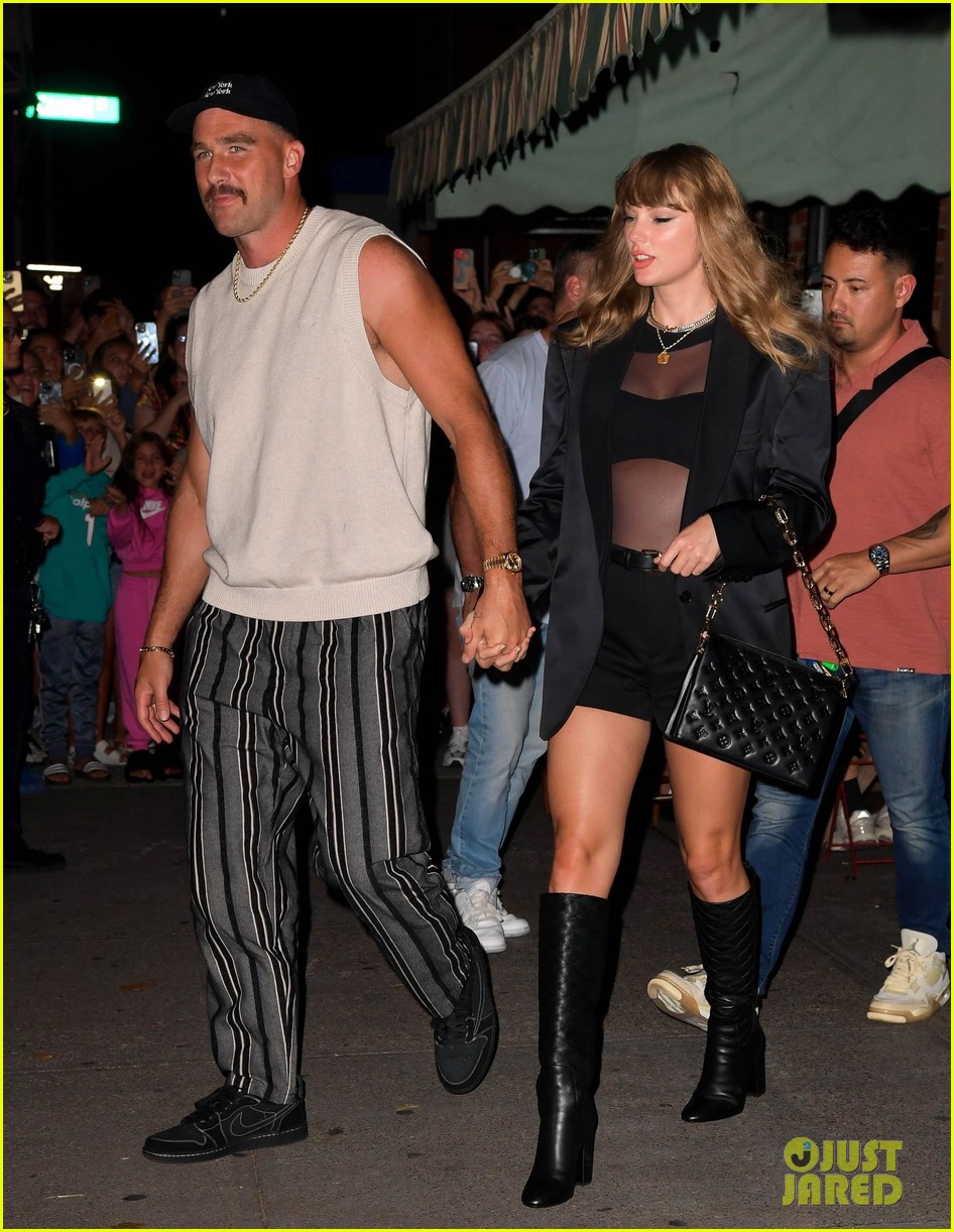 Taylor Swift & Travis Kelce Hold Hands While Leaving Pizza Date Night in NYC: Photo 5070774 ...