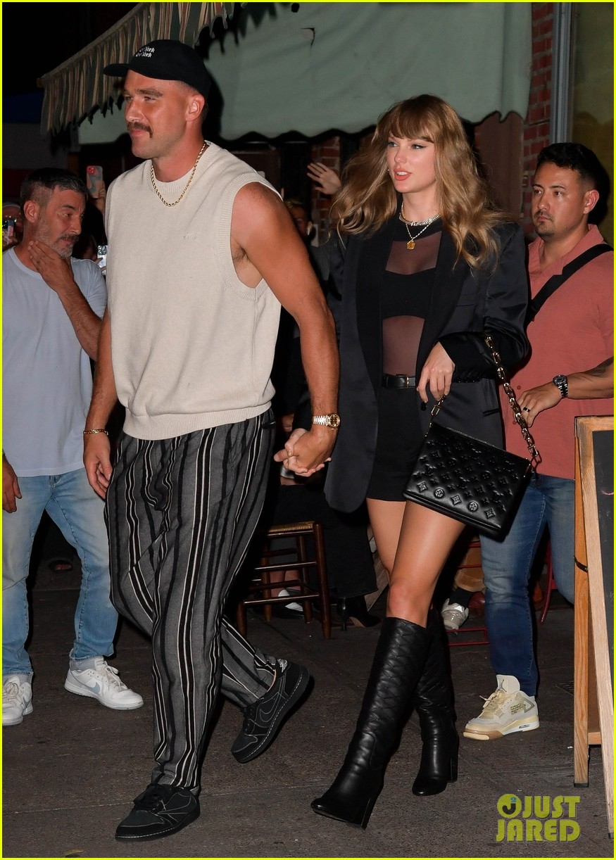 Taylor Swift & Travis Kelce Hold Hands While Leaving Pizza Date Night in NYC: Photo 5070777 ...