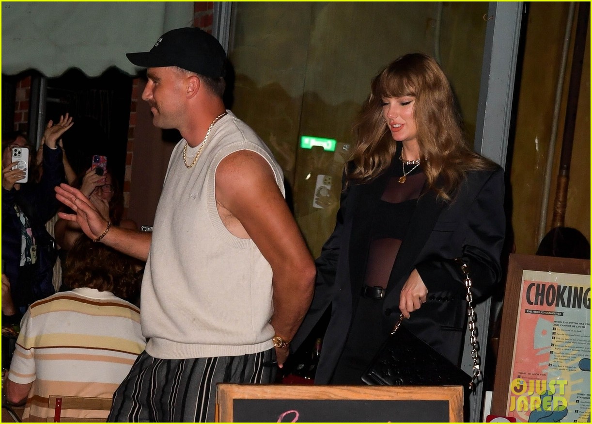 Taylor Swift & Travis Kelce Hold Hands While Leaving Pizza Date Night in NYC: Photo 5070779 ...