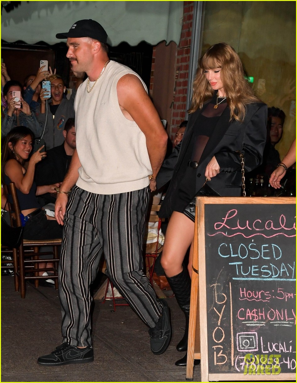 Taylor Swift & Travis Kelce Hold Hands While Leaving Pizza Date Night in NYC: Photo 5070782 ...