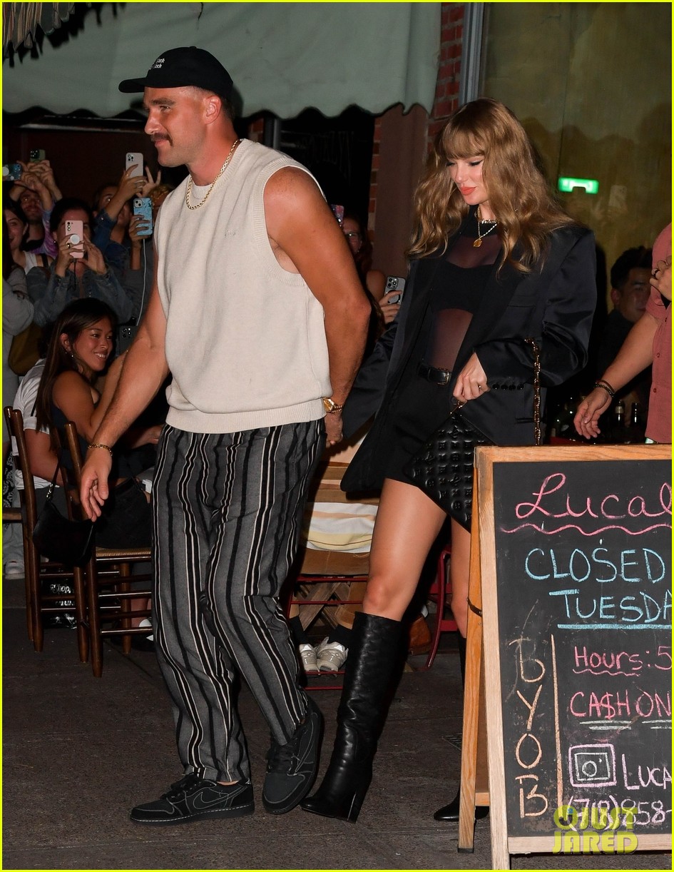 Taylor Swift & Travis Kelce Hold Hands While Leaving Pizza Date Night in NYC: Photo 5070783 ...