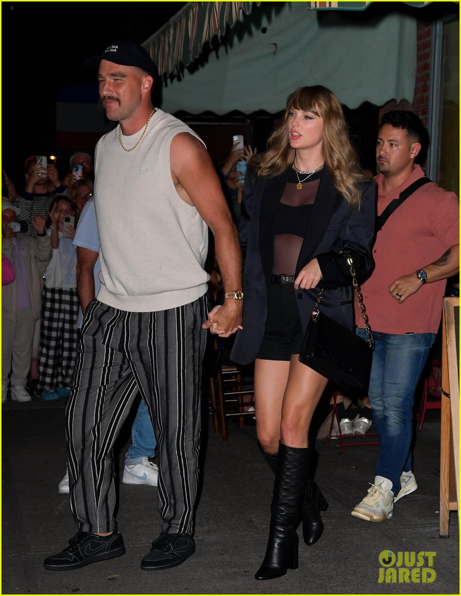 Taylor Swift & Travis Kelce Hold Hands While Leaving Pizza Date Night in NYC: Photo 5070786 ...