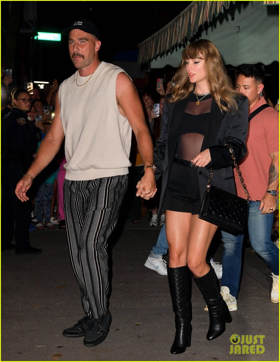Taylor Swift & Travis Kelce Hold Hands While Leaving Pizza Date Night in NYC: Photo 5070787 ...