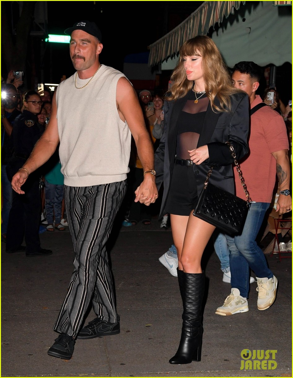 Taylor Swift & Travis Kelce Hold Hands While Leaving Pizza Date Night in NYC: Photo 5070788 ...