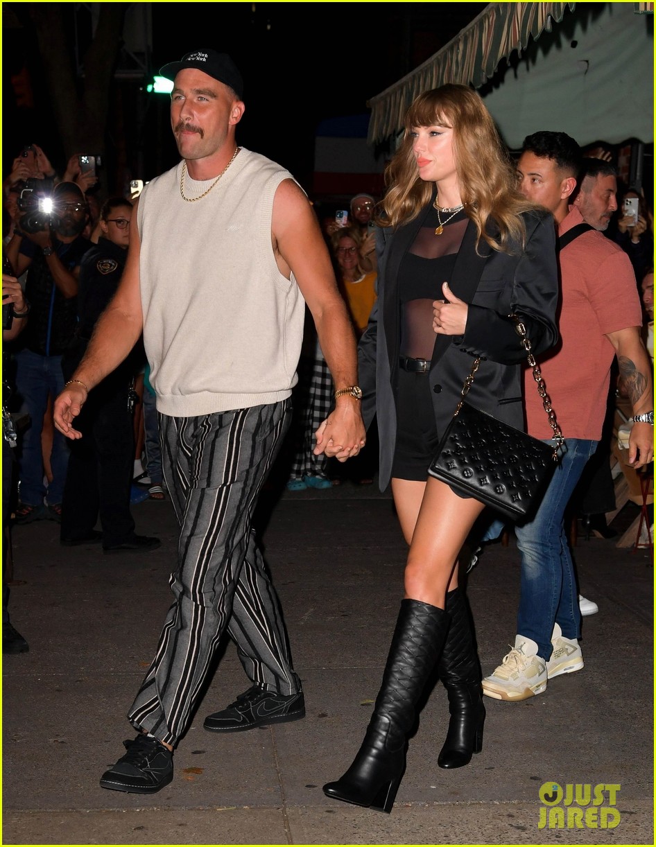 Taylor Swift & Travis Kelce Hold Hands While Leaving Pizza Date Night in NYC: Photo 5070789 ...