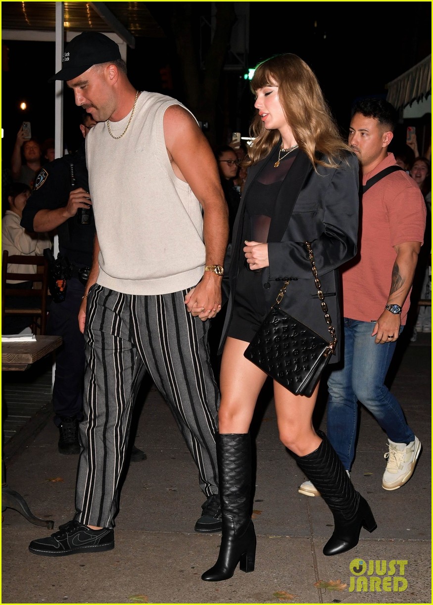 Taylor Swift & Travis Kelce Hold Hands While Leaving Pizza Date Night in NYC: Photo 5070791 ...