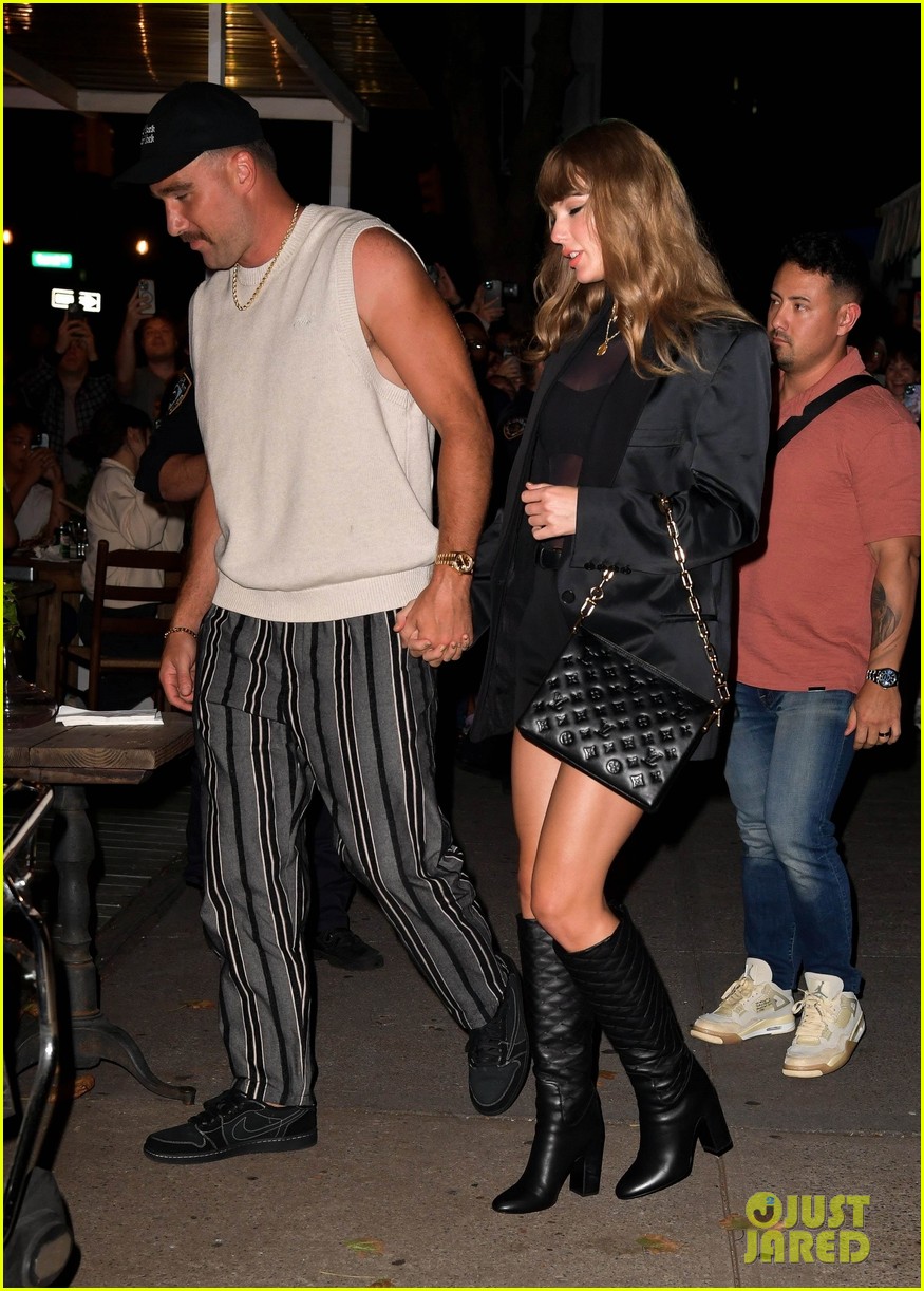 Taylor Swift & Travis Kelce Hold Hands While Leaving Pizza Date Night in NYC: Photo 5070792 ...