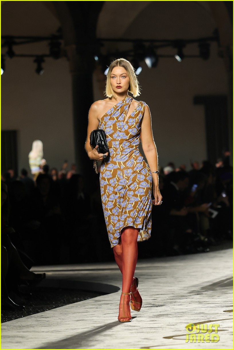 Channing Tatum & 'Baby Reindeer' Star Nava Mau Watch Gigi Hadid Walk in ...