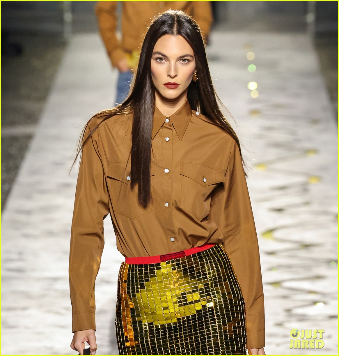 Channing Tatum & 'Baby Reindeer' Star Nava Mau Watch Gigi Hadid Walk in ...