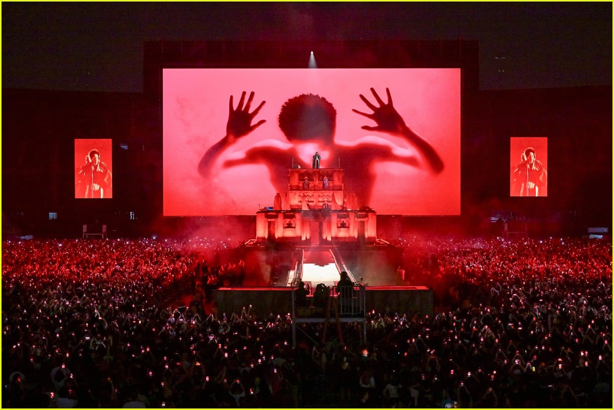 The Weeknd Brings Out Anitta & Playboi Carti for One-Night-Only Brazil ...