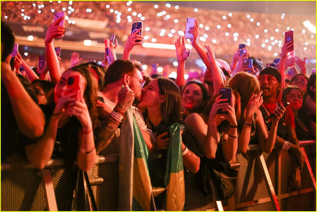 The Weeknd Brings Out Anitta & Playboi Carti for One-Night-Only Brazil ...