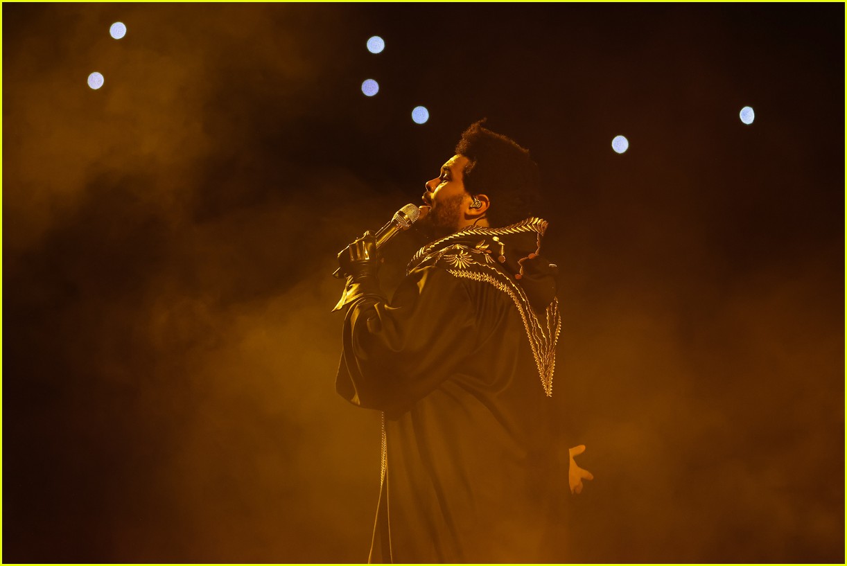 The Weeknd Brings Out Anitta & Playboi Carti for One-Night-Only Brazil ...
