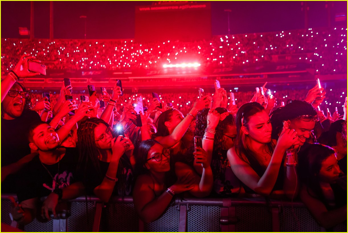 The Weeknd Brings Out Anitta & Playboi Carti for One-Night-Only Brazil ...