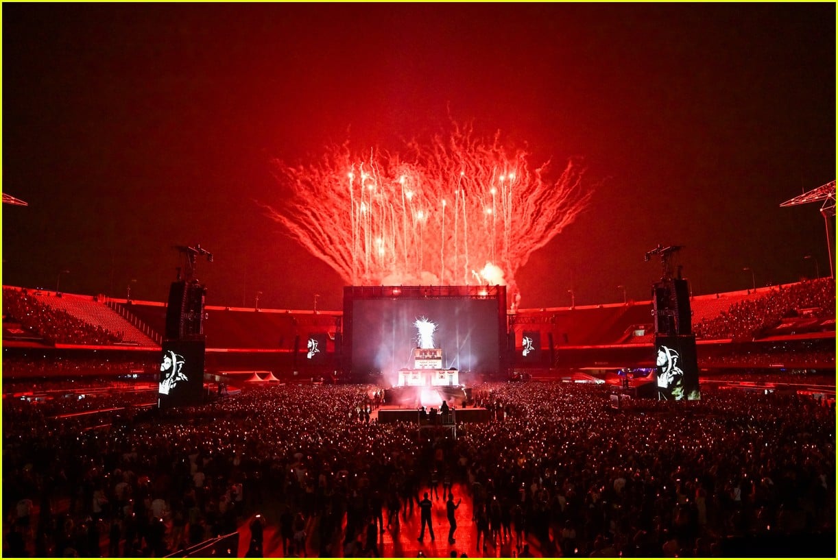 The Weeknd Brings Out Anitta & Playboi Carti for One-Night-Only Brazil ...