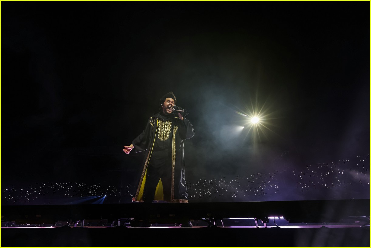 The Weeknd Brings Out Anitta & Playboi Carti for One-Night-Only Brazil ...