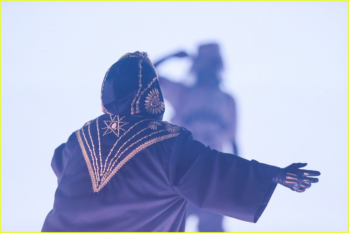 The Weeknd Brings Out Anitta & Playboi Carti for One-Night-Only Brazil ...