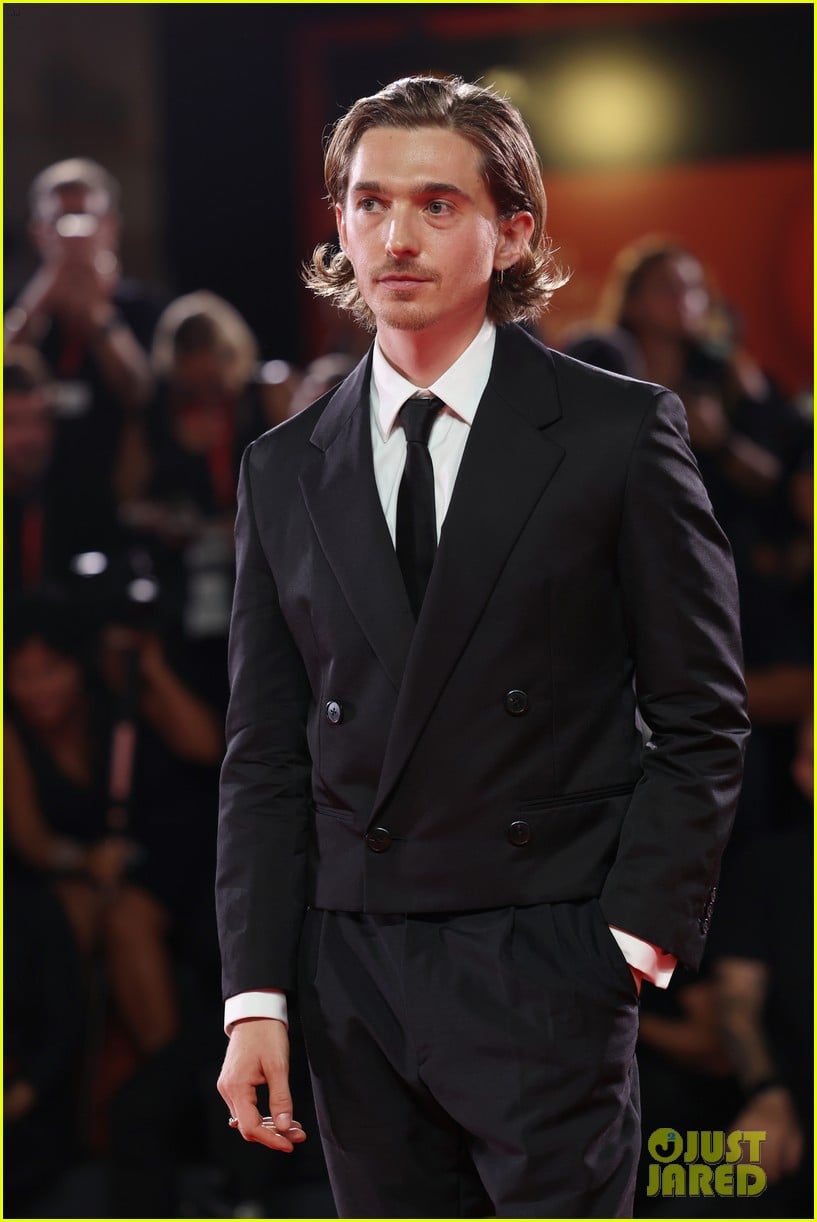 Brad Pitt & Ines De Ramon Make Public Debut at 'Wolfs' Venice Film Festival Premiere With George ...