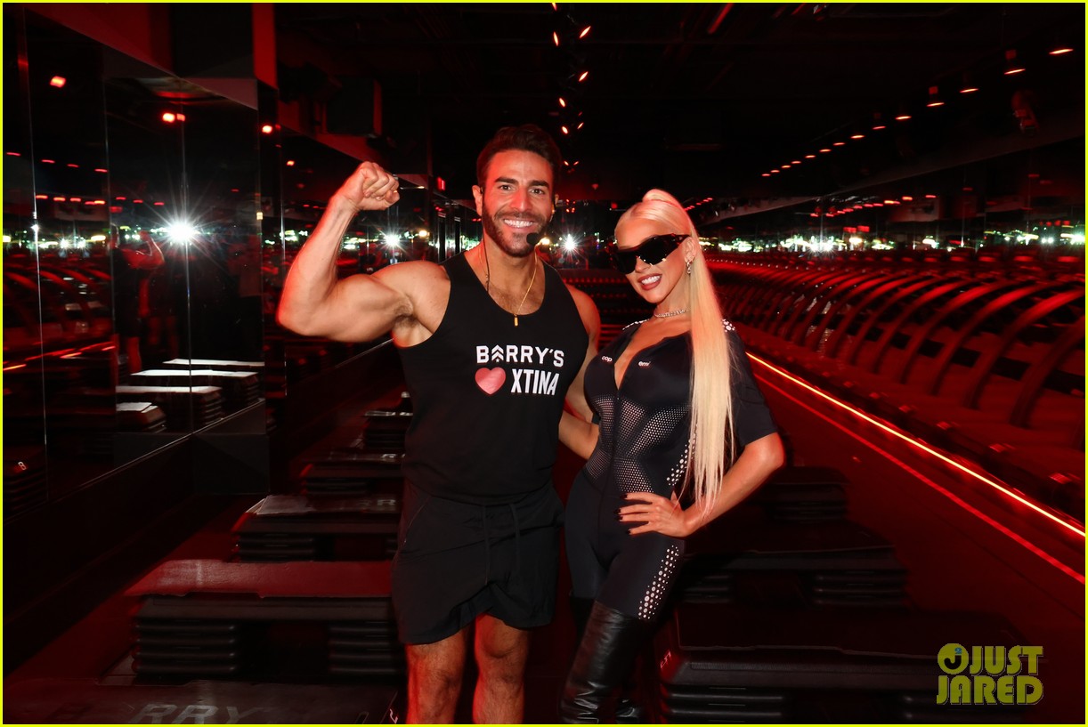 Christina Aguilera Surprises Fans at Barry's Workout Class to Celebrate ...