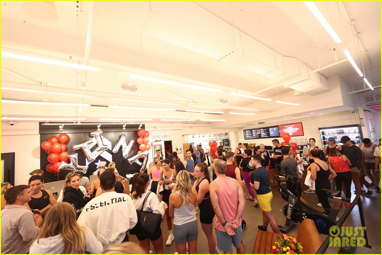 Photo: christina aguilera at barrys class 11. | Photo 5080316 | Just ...