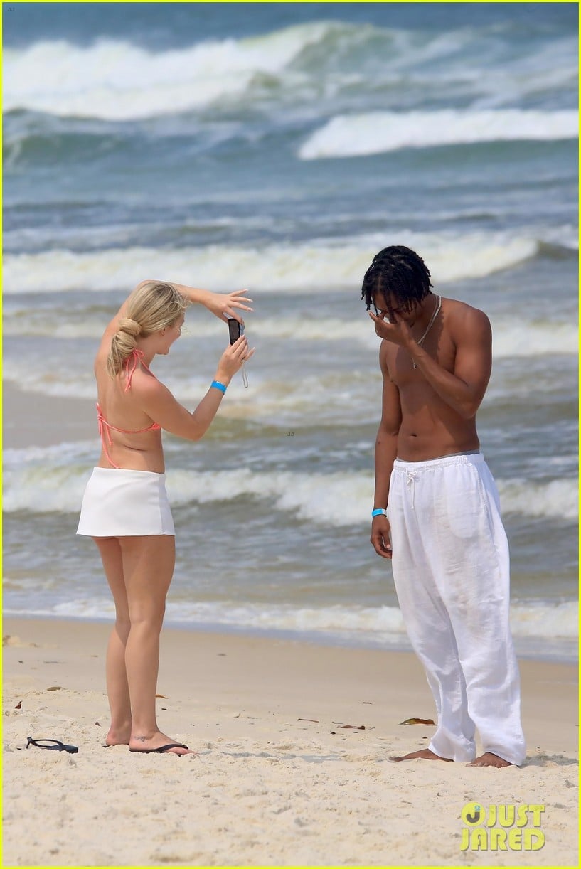 Zara Larsson Hits the Beach with Boyfriend Lamin Holmén in Rio: Photo 5078037 | Shirtless Photos ...