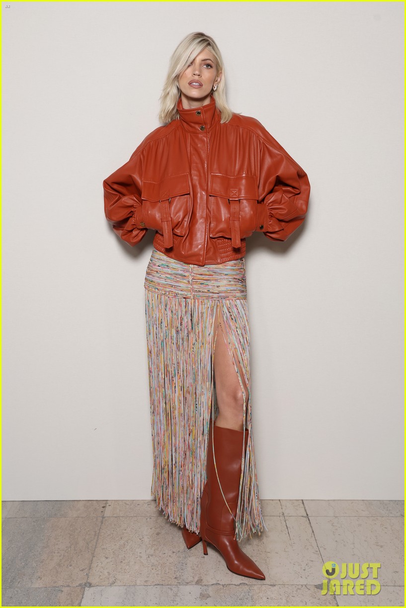 Emma Roberts, Isla Fisher, & More Look Pretty at Zimmermann Fashion ...