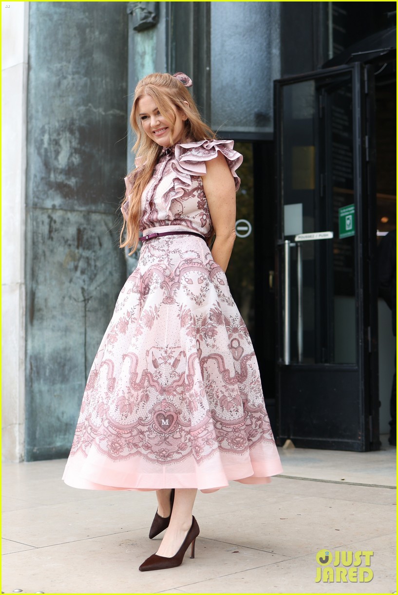 Emma Roberts, Isla Fisher, & More Look Pretty at Zimmermann Fashion ...