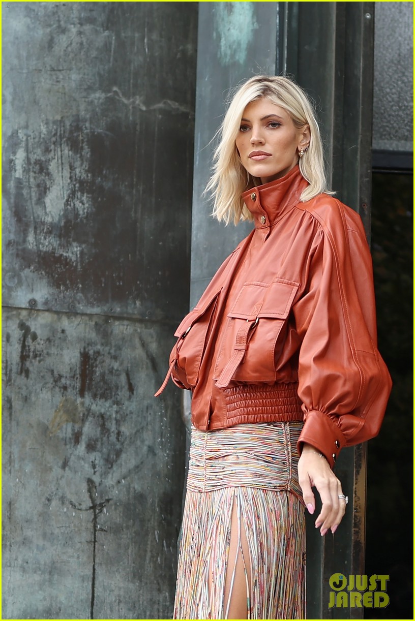 Emma Roberts, Isla Fisher, & More Look Pretty at Zimmermann Fashion ...