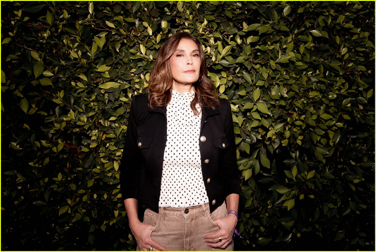 Jessica Alba & Chrissy Teigen Bring Their Kids to Graveyard 'Coraline ...