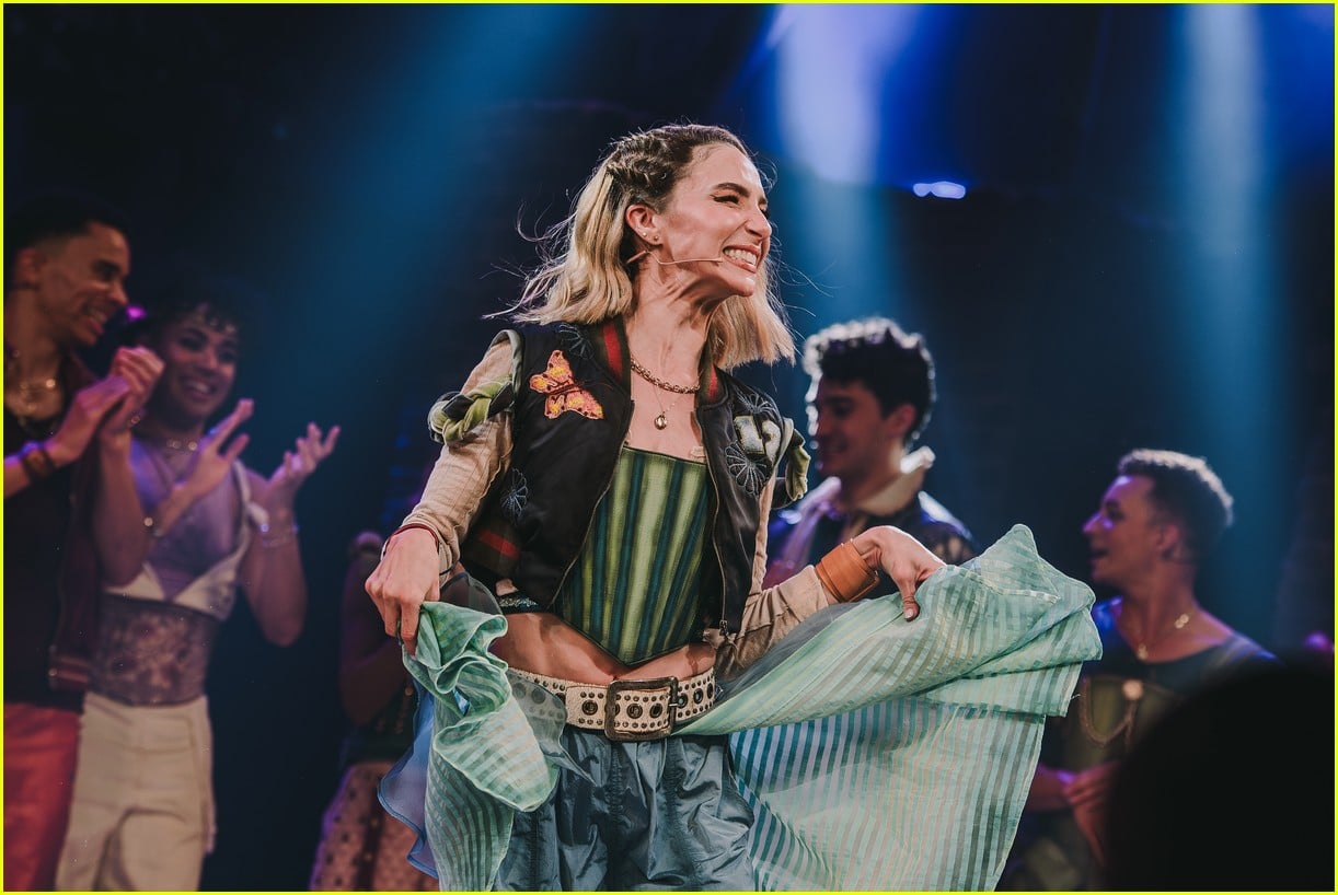 Alison Luff, Charli D'Amelio & More Make Their Debuts In '& Juliet' On ...