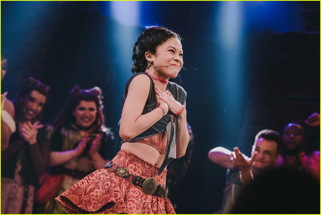 Alison Luff, Charli D'Amelio & More Make Their Debuts In '& Juliet' On ...