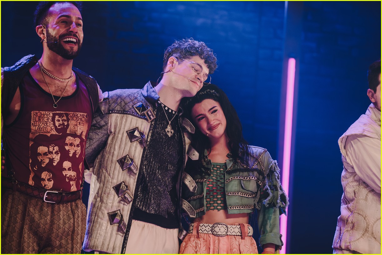 Alison Luff, Charli D'Amelio & More Make Their Debuts In '& Juliet' On ...