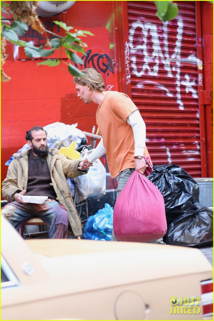 Austin Butler Channels '90s Style on Set of His New Movie 'Caught ...