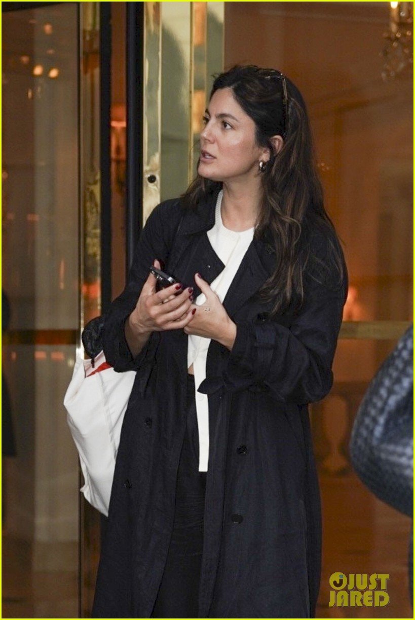 'Top Gun' Actress Monica Barbaro Spotted with British Actor Guy Burnet ...