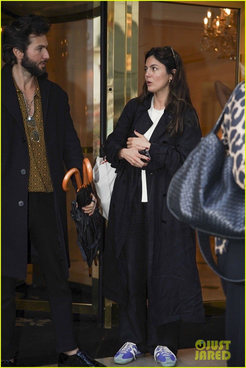 'Top Gun' Actress Monica Barbaro Spotted with British Actor Guy Burnet ...