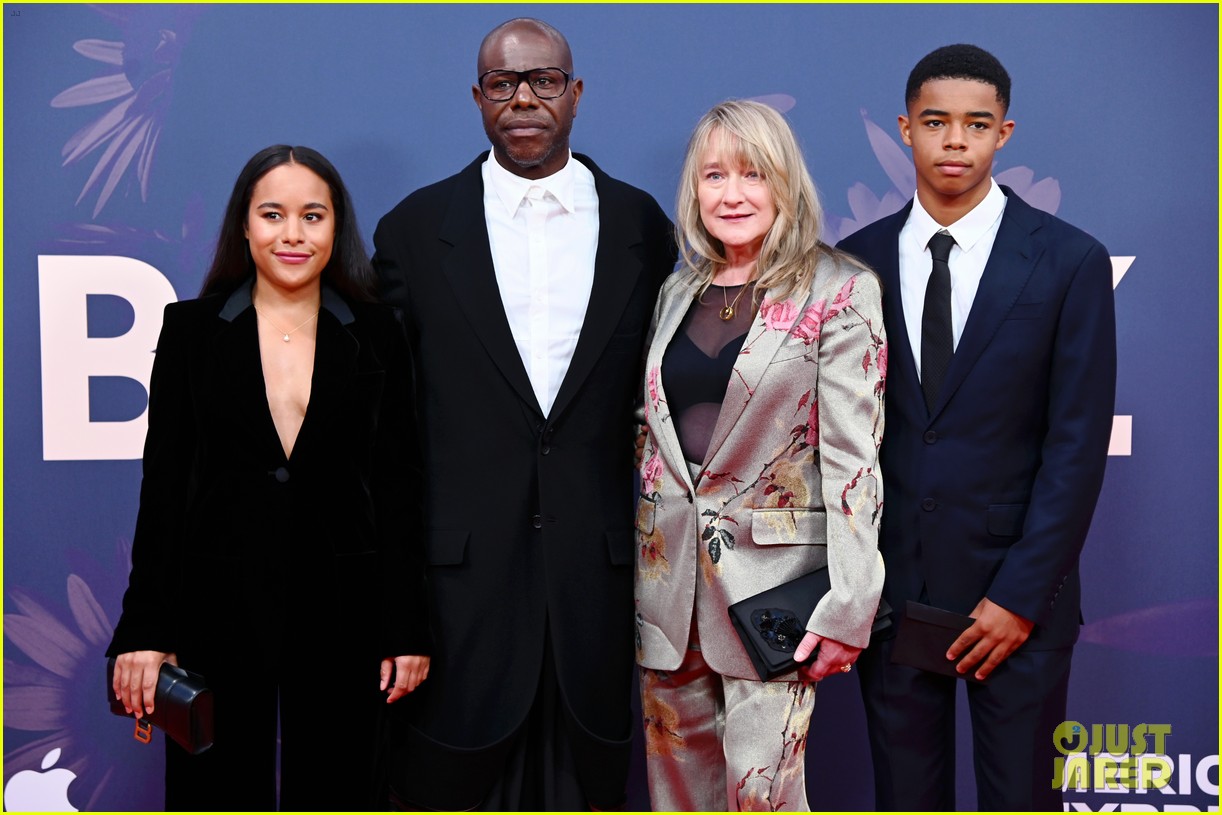 Saoirse Ronan Joins Co-Stars Elliott Heffernan & Harris Dickinson at ...