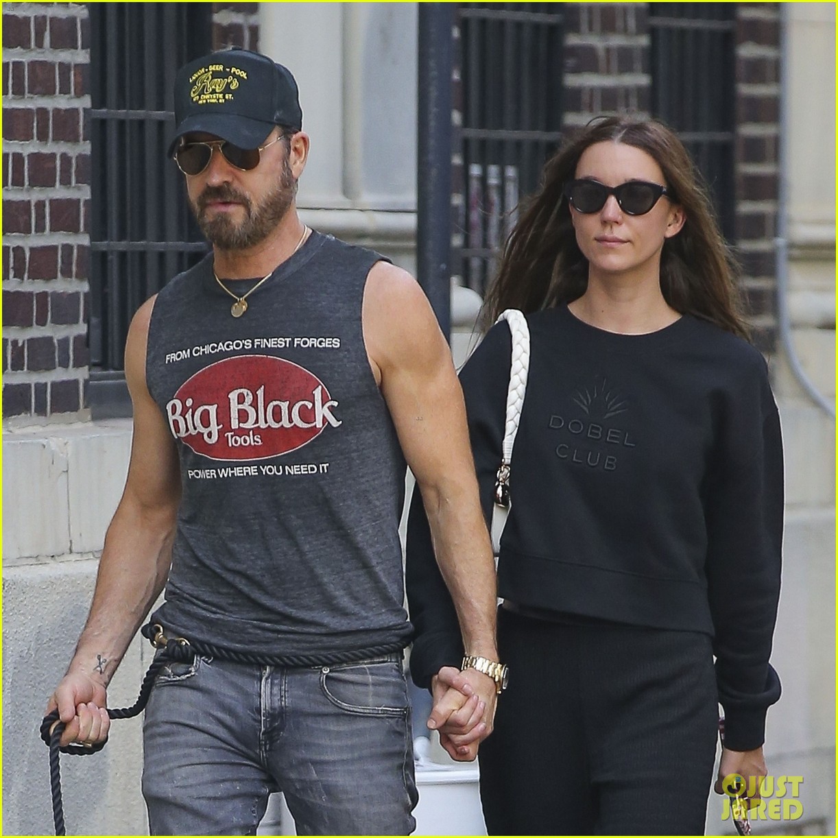 Justin Theroux & Fiancee Nicole Brydon Bloom Hold Hands While Walking ...