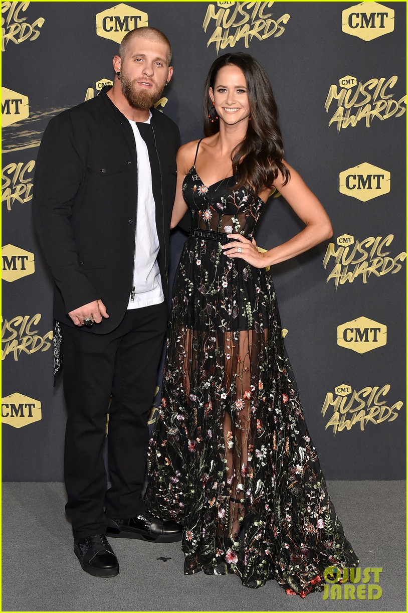 Brantley Gilbert's Wife Gives Birth on Tour Bus in the Middle of His ...