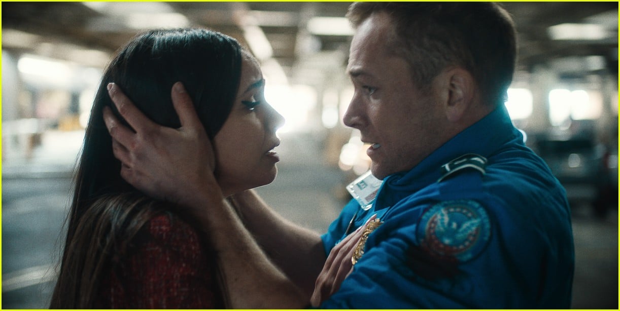 Netflix's 'Carry-On' Trailer Teases Jason Bateman as a Mastermind ...