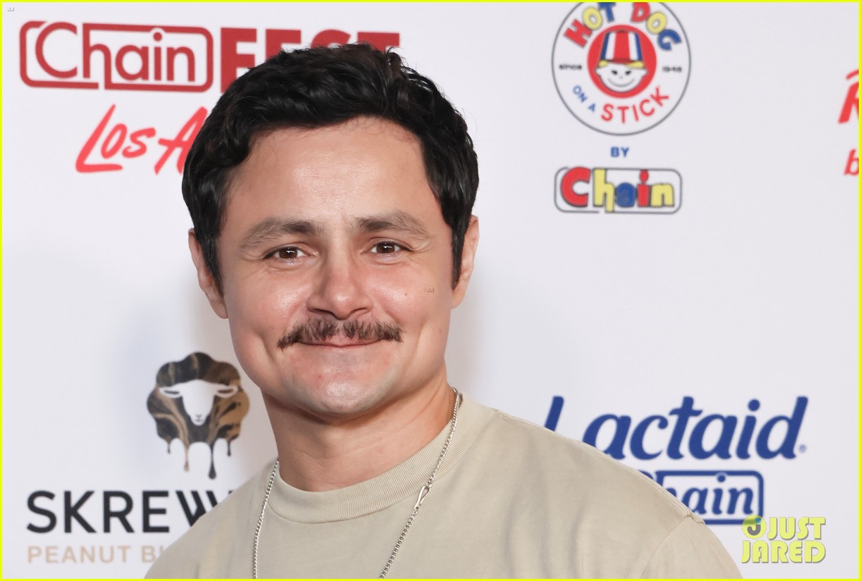 Kim & Khloe Kardashian Join Tons of Other Stars at B.J. Novak's ...