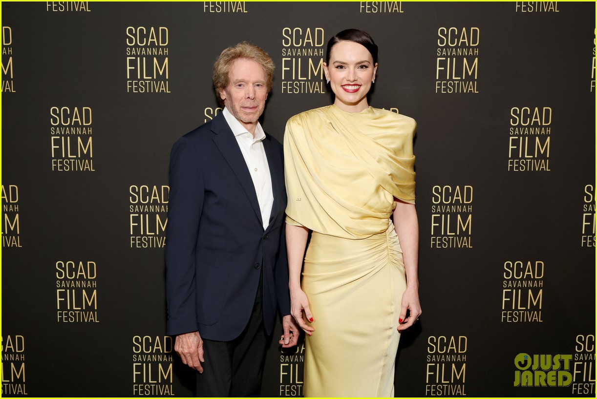 Daisy Ridley & Husband Tom Bateman Enjoy Day Out in NYC Before She's ...