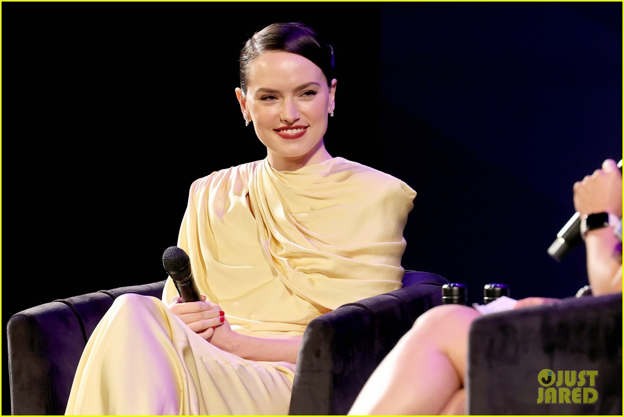 Daisy Ridley & Husband Tom Bateman Enjoy Day Out in NYC Before She's ...