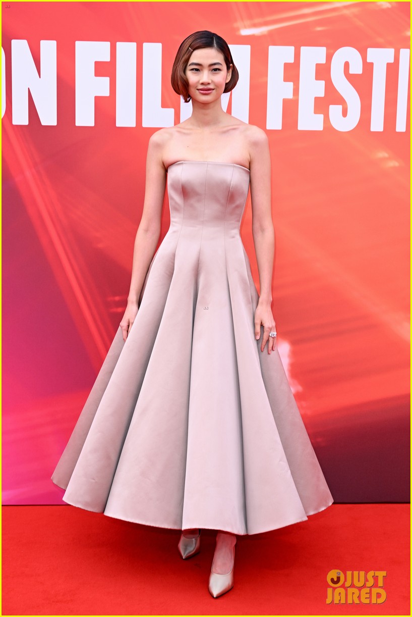 Alfonso Cuaron Explains Why He Cast Sacha Baron Cohen & Kevin Kline in ...