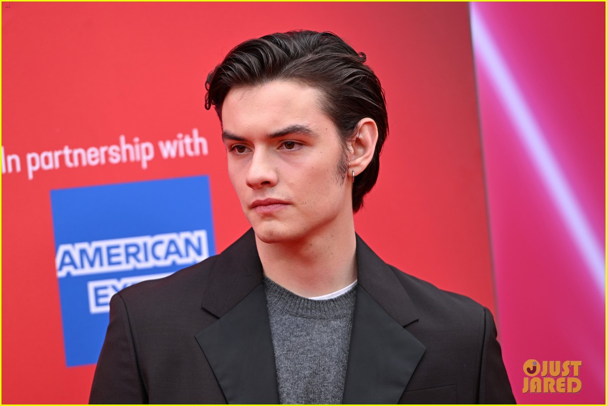 Alfonso Cuaron Explains Why He Cast Sacha Baron Cohen & Kevin Kline in ...