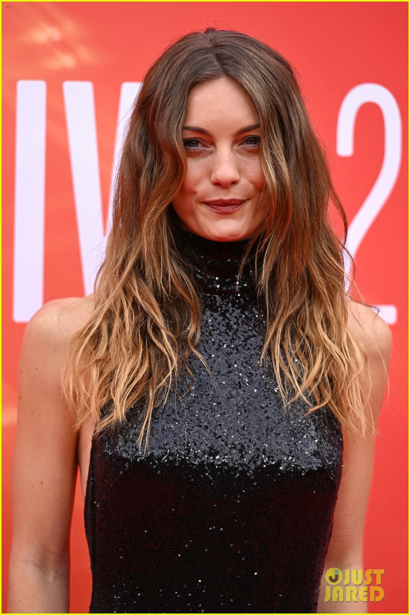 Alfonso Cuaron Explains Why He Cast Sacha Baron Cohen & Kevin Kline in ...