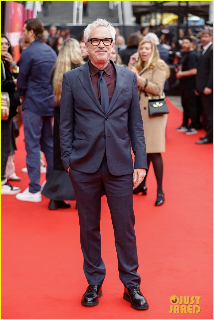 Alfonso Cuaron Explains Why He Cast Sacha Baron Cohen & Kevin Kline in ...