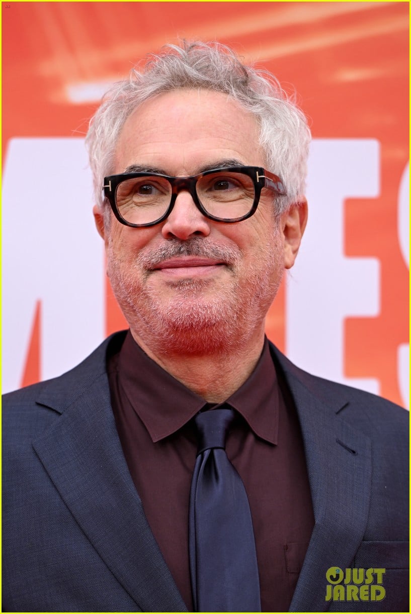 Alfonso Cuaron Explains Why He Cast Sacha Baron Cohen & Kevin Kline in ...